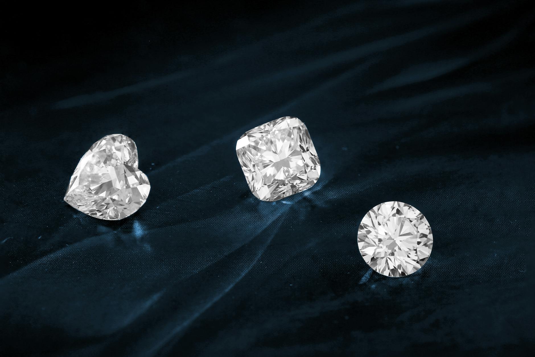 Gemstone Cuts Guide 2026: Maximize Brilliance & Value