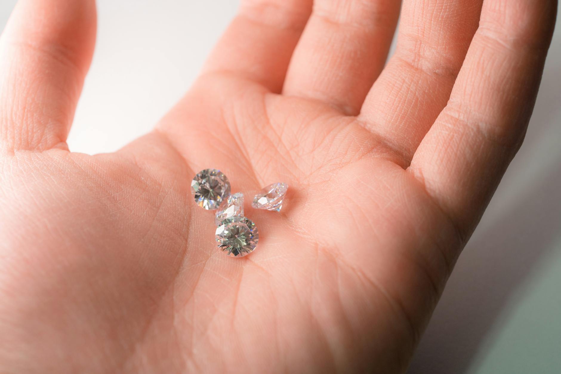 Gemstone Cuts Guide 2026: Maximize Brilliance & Value